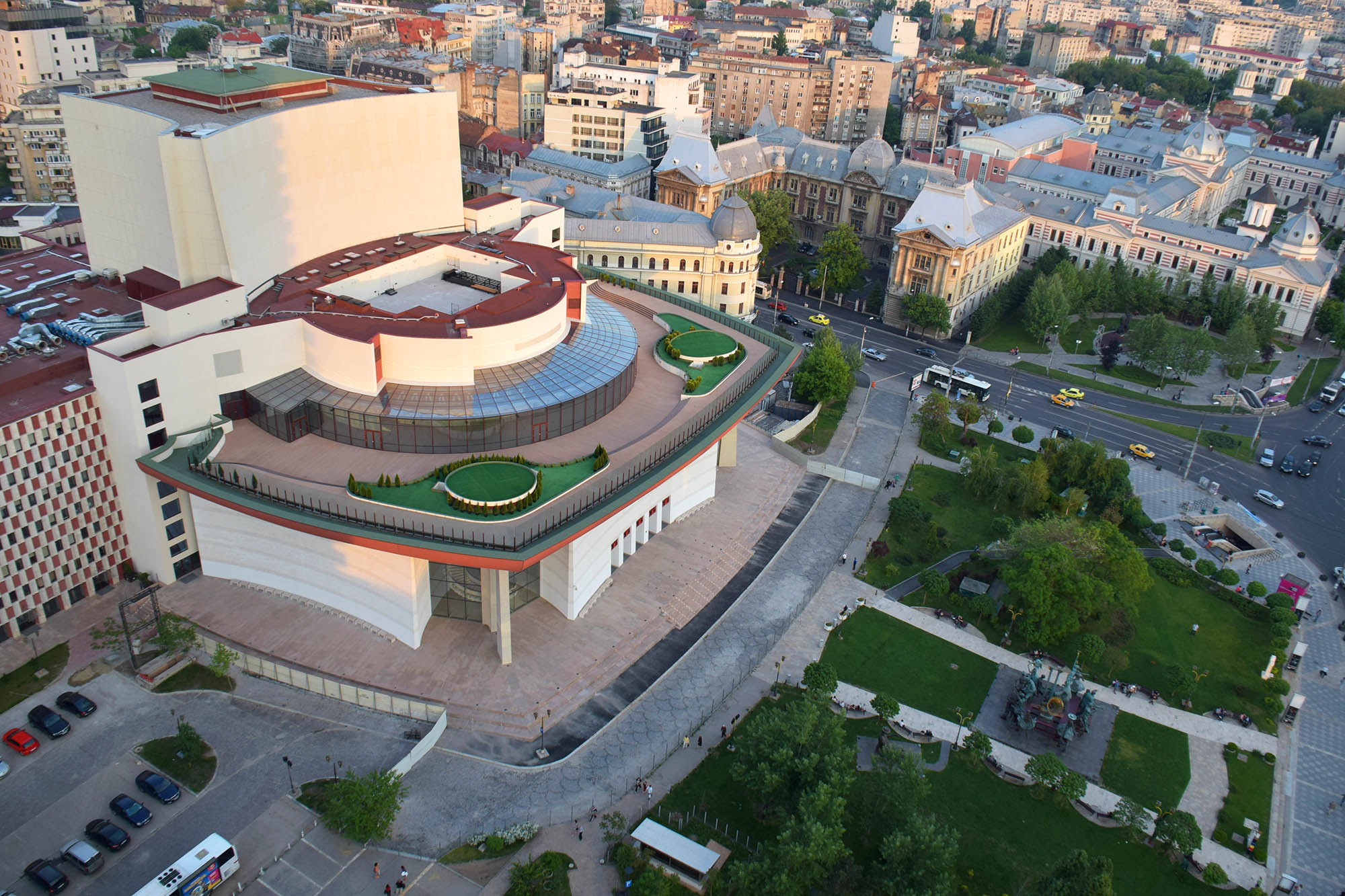 Bucuresti - Linistea de la km 0 - Travel with a Smile