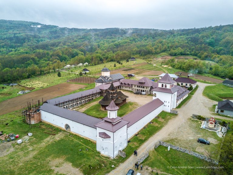 Ce sa faci in Cheile Nerei timp de o saptamana? - Travel with a Smile